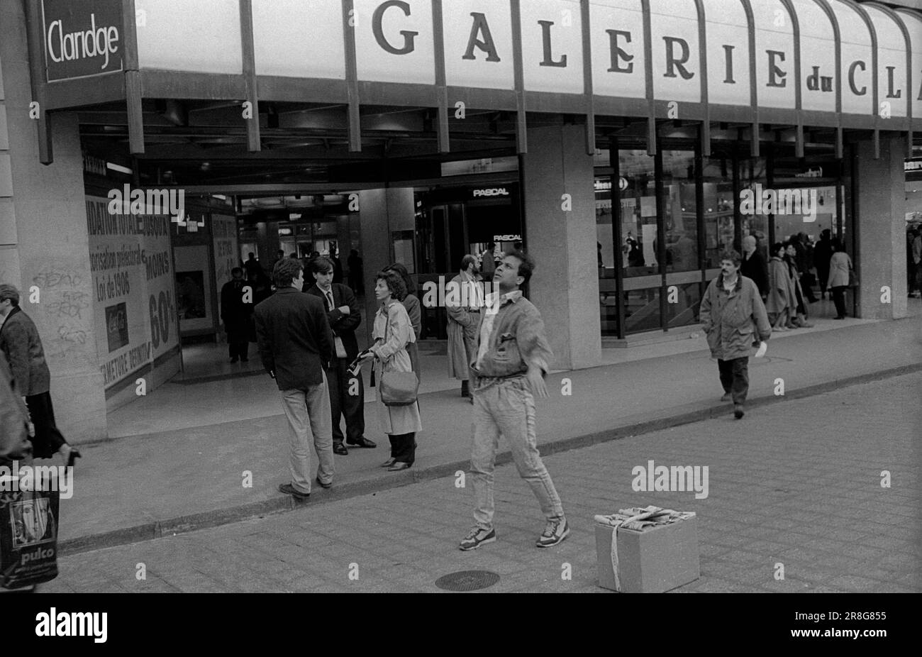 25 street life Black and White Stock Photos & Images - Alamy