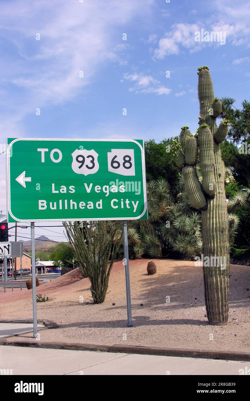 Route 66 sign cactus hi-res stock photography and images - Alamy