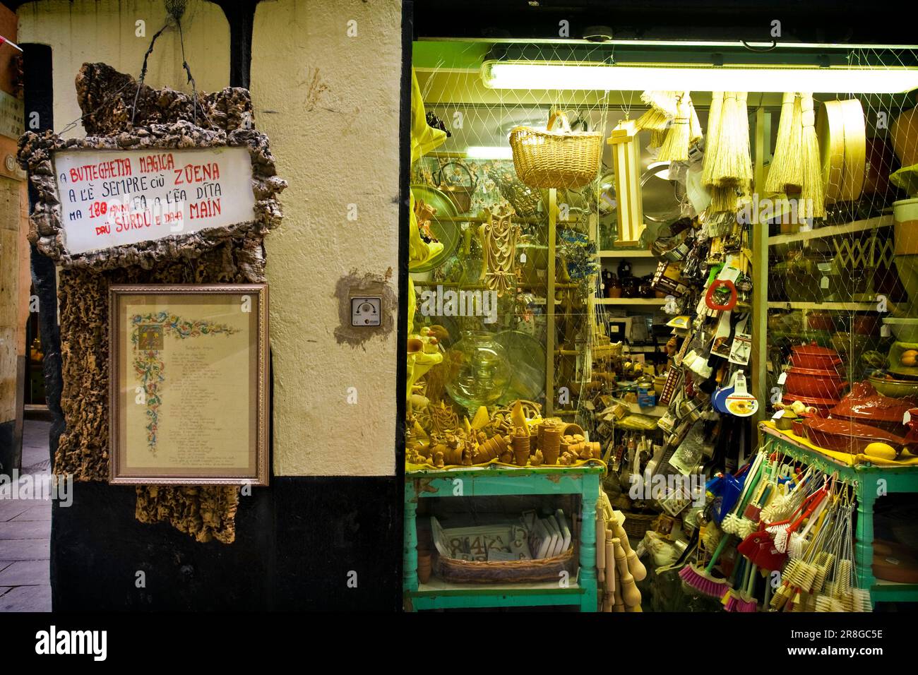 Genoa italy lanes hi-res stock photography and images - Alamy