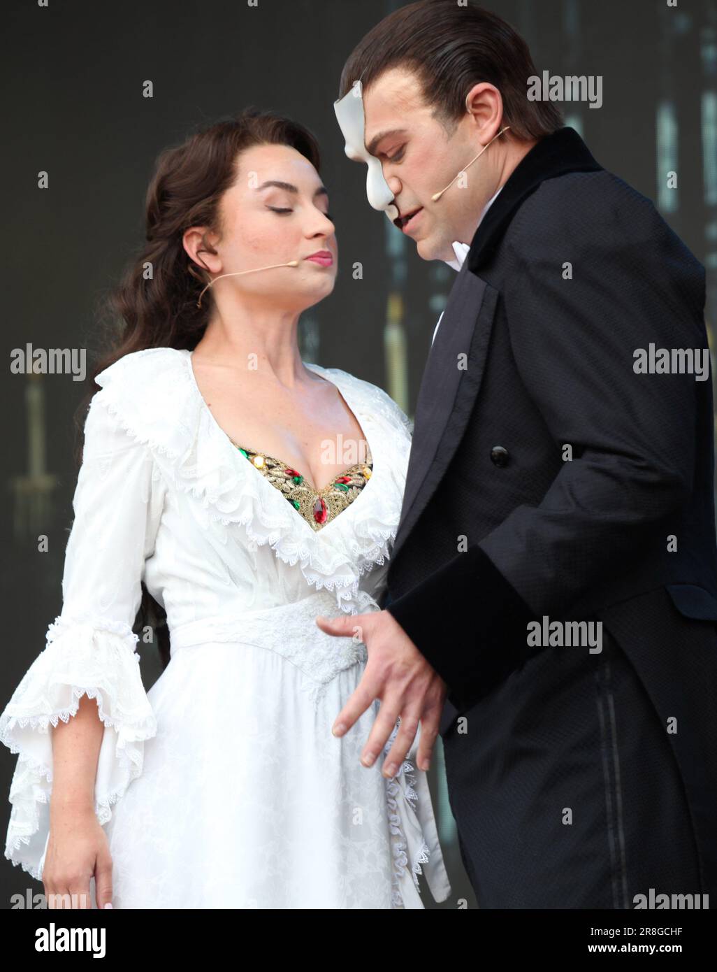 London, UK. Holly-Anne Hull and Jon Robyns in the musical Phantom of ...