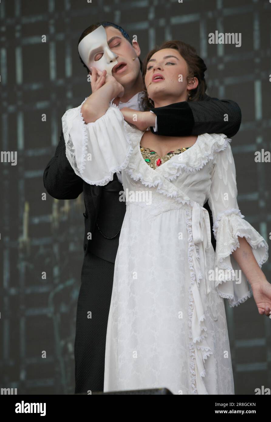 London, UK. Holly-Anne Hull and Jon Robyns in the musical Phantom of ...