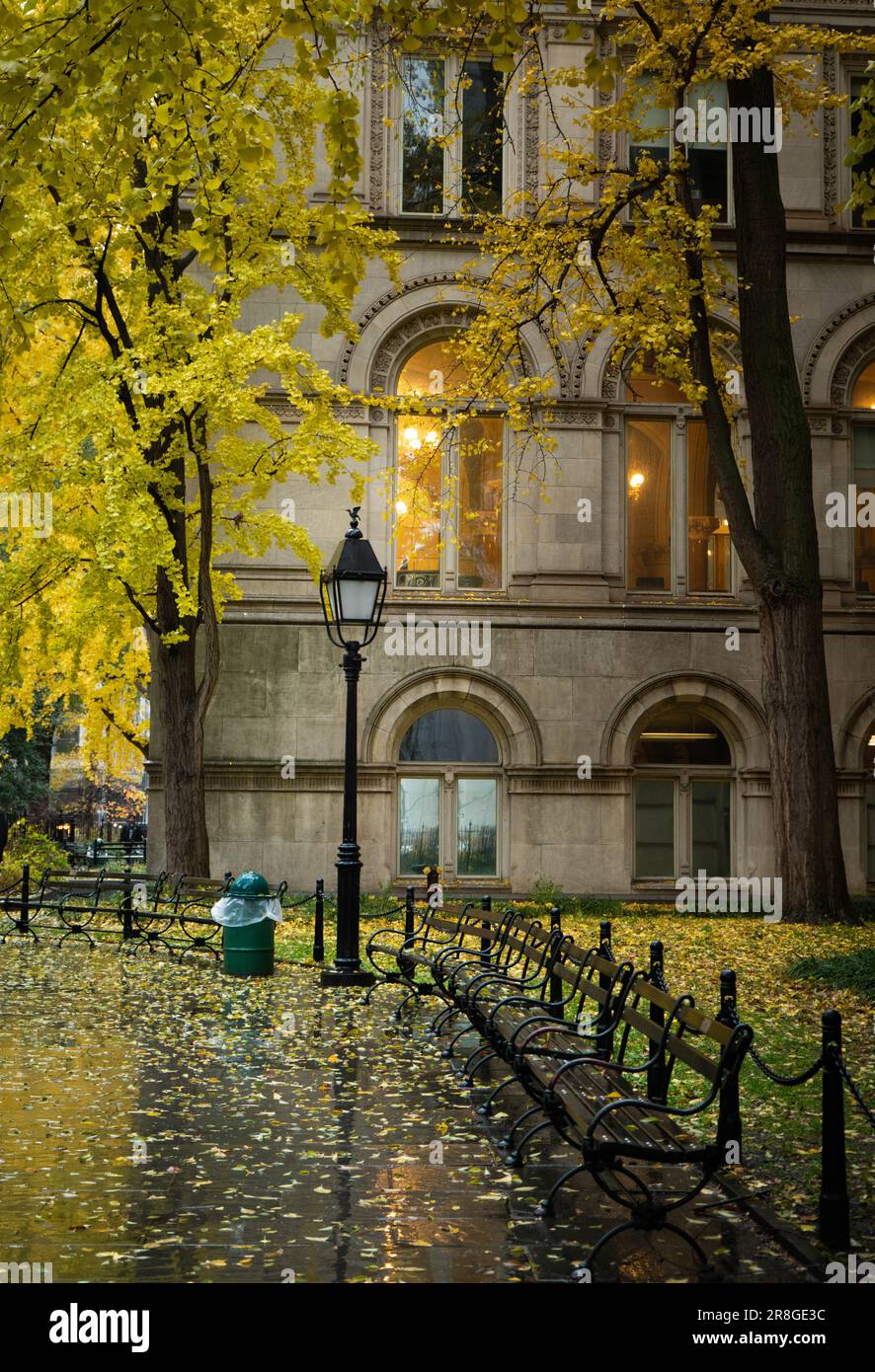 Courthouse building City Hall Park in Manhattan Stock Photo - Alamy