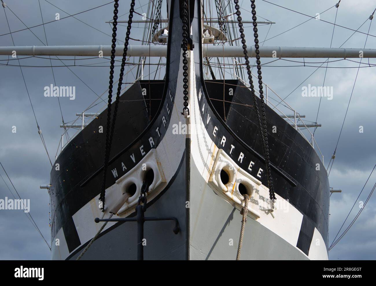 The bow of a Tall Ship schooner Wavertree at moor at the South Street ...