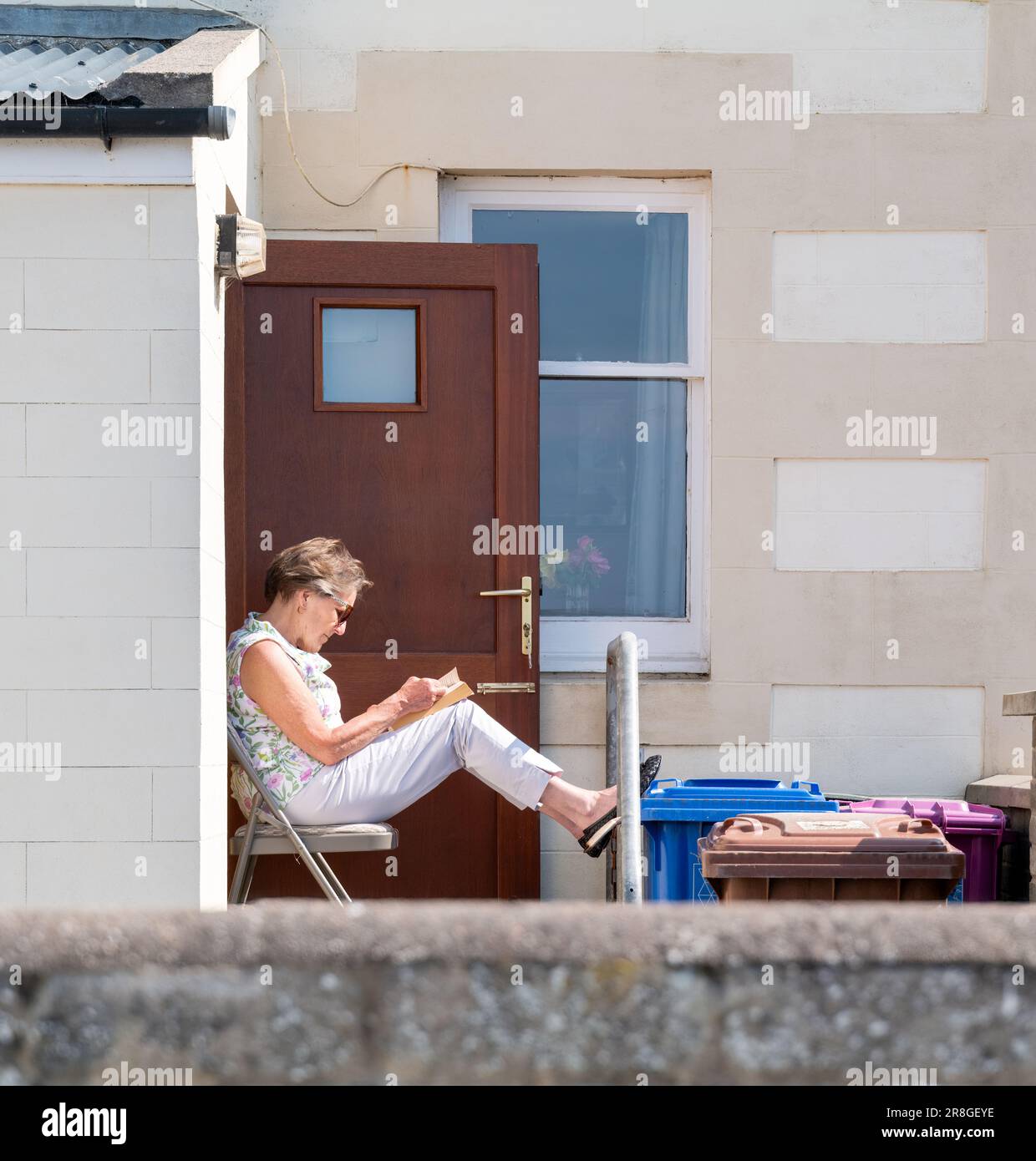 Soaking up the sun rays hi-res stock photography and images - Alamy