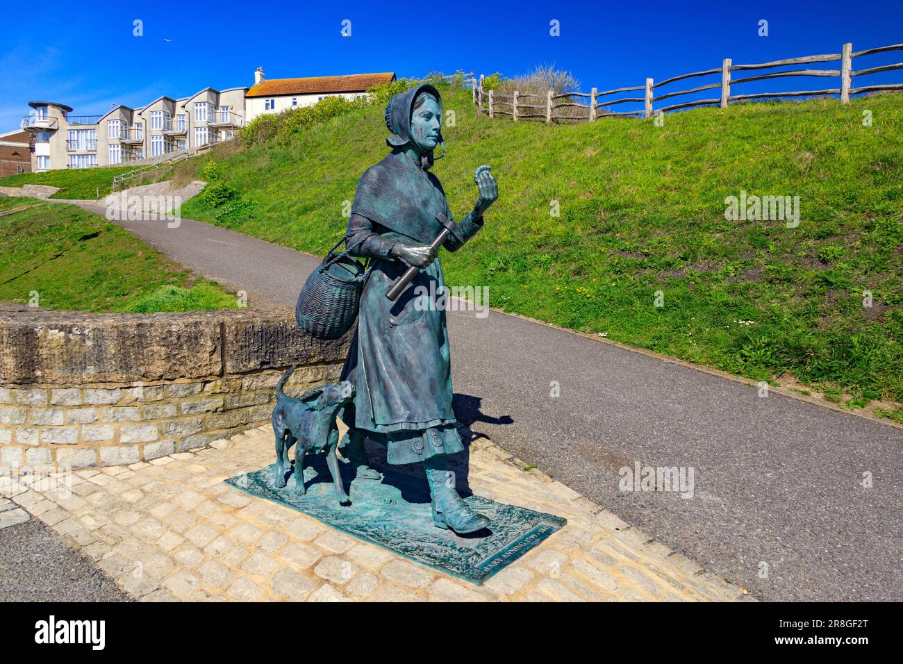 The statue of famous fossil hunter Mary Anning by Denise Dutton at Lyme ...