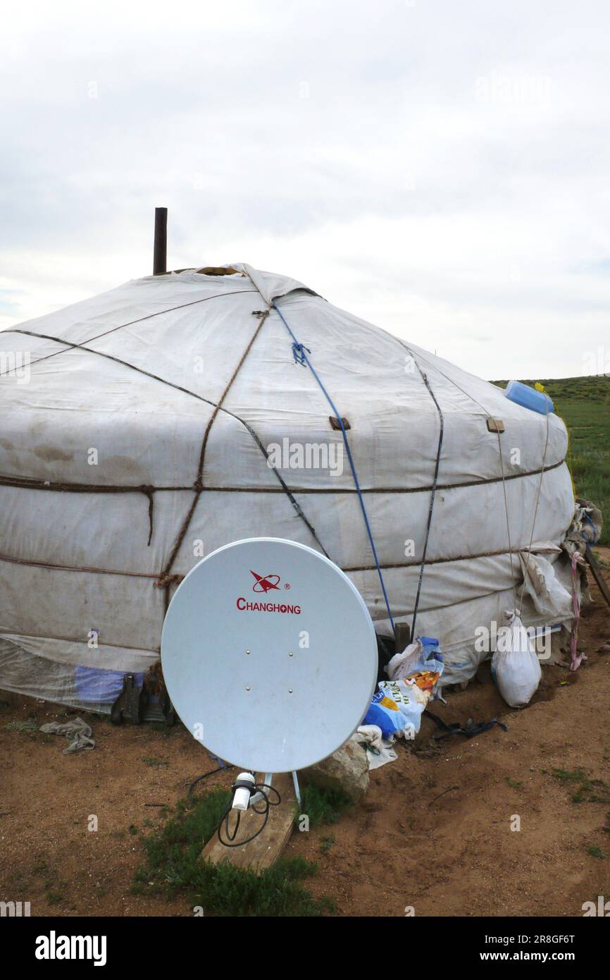 Parabolic satellite dish hi-res stock photography and images - Alamy