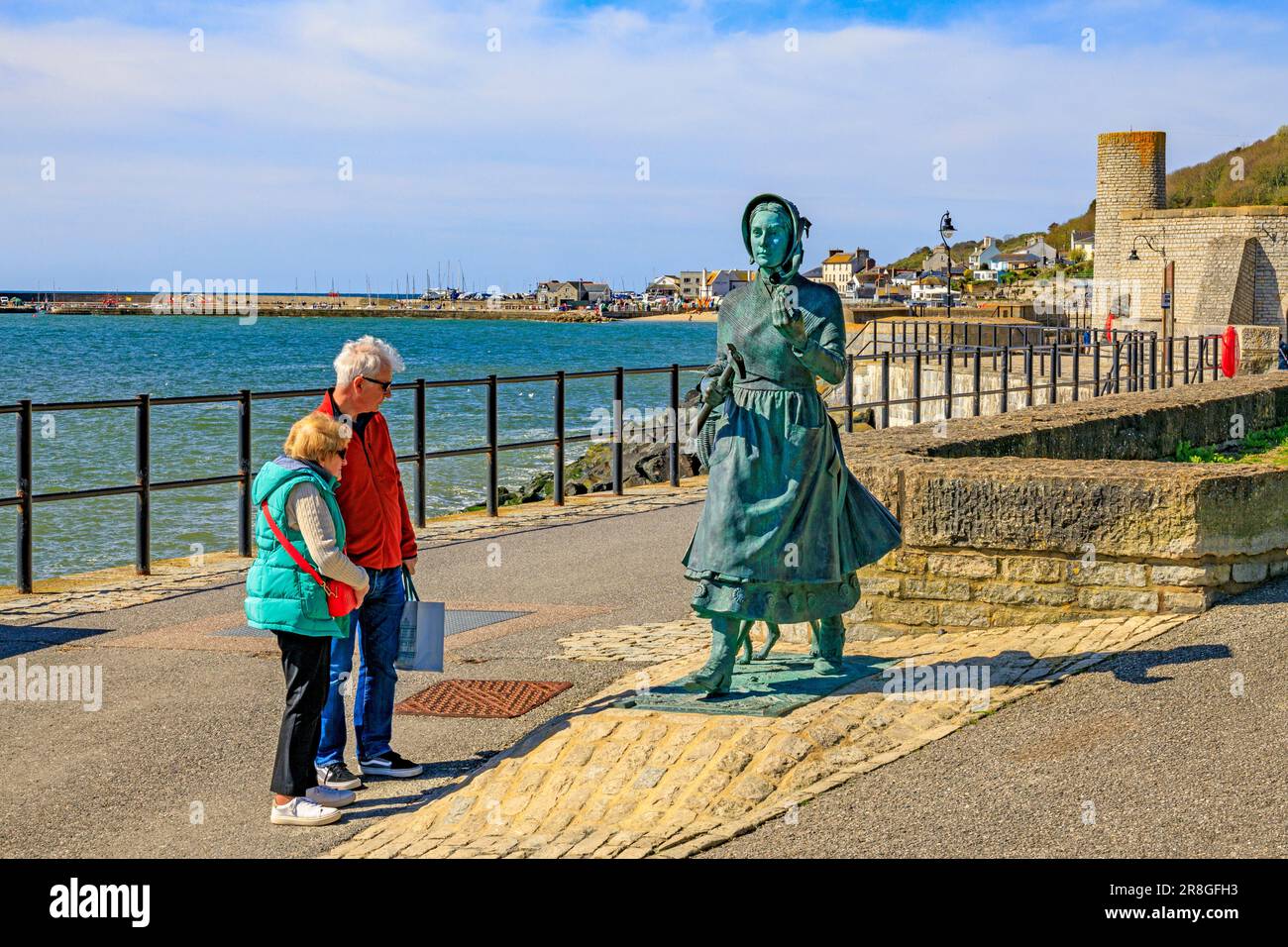 The statue of famous fossil hunter Mary Anning by Denise Dutton at Lyme ...