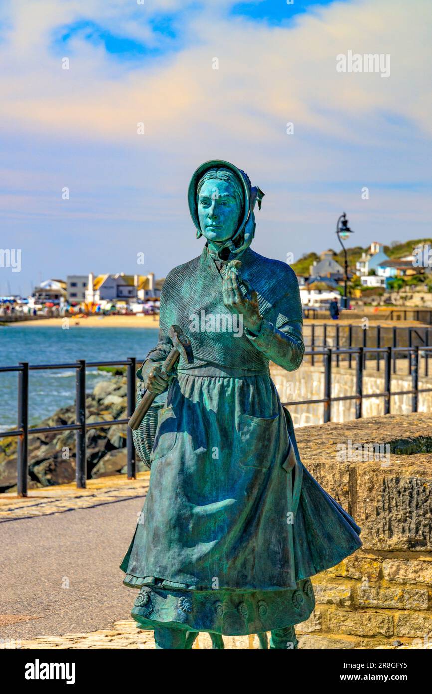 The statue of famous fossil hunter Mary Anning by Denise Dutton at Lyme ...