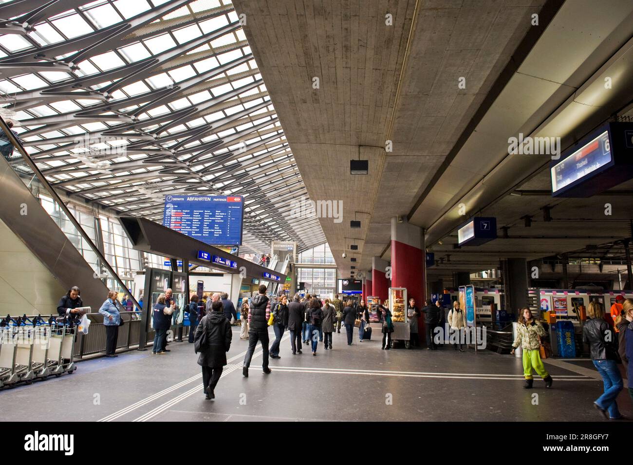 Lucerne station hi-res stock photography and images - Alamy