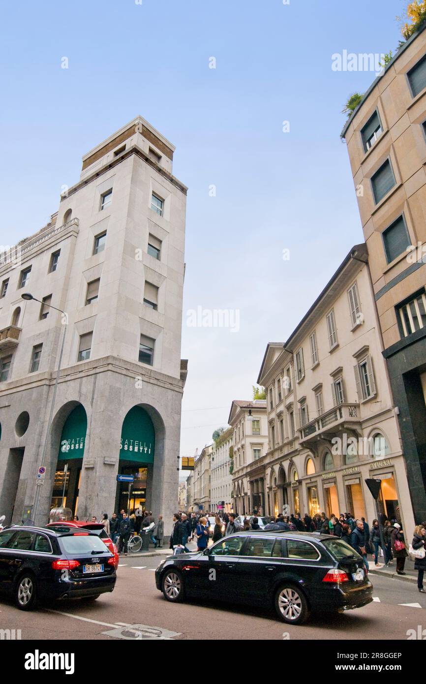 Daily life in milan hi-res stock photography and images - Alamy