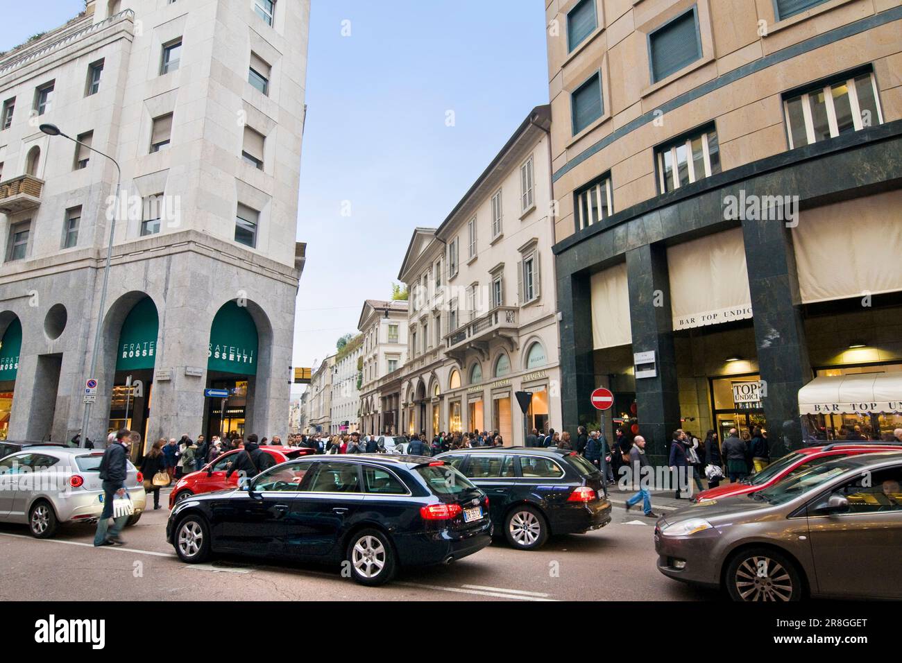 Daily life in milan hi-res stock photography and images - Alamy