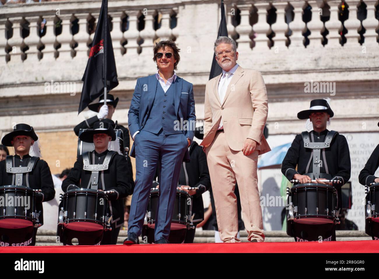 US producer and actor Tom Cruise (L) and US film director Christopher ...