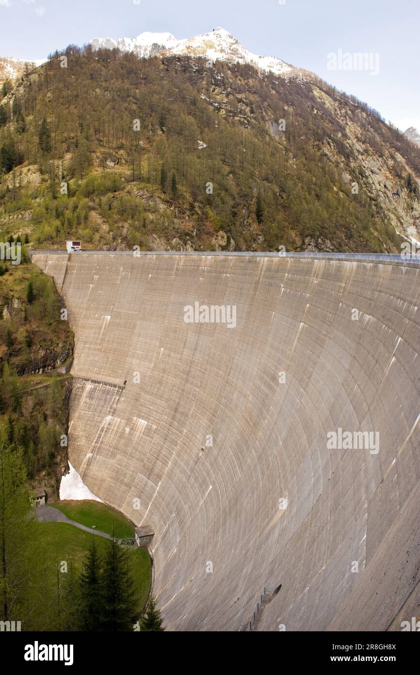 Diga del sambuco hi-res stock photography and images - Alamy