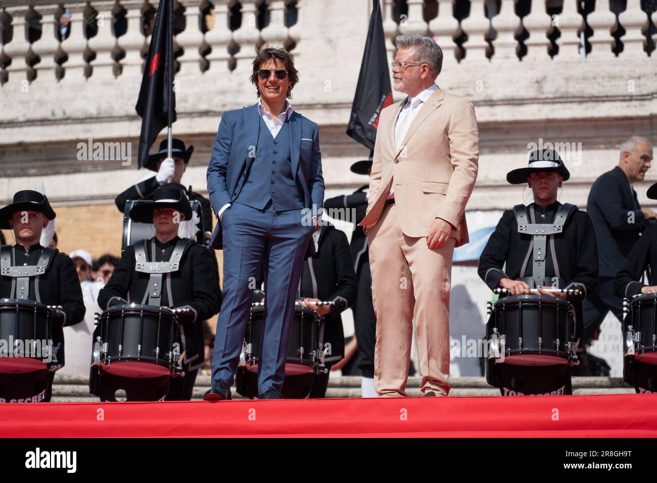 US producer and actor Tom Cruise (L) and US film director Christopher ...