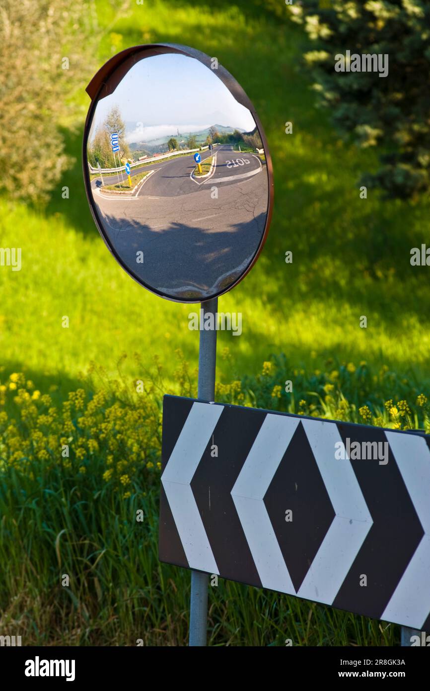 Road near traffic signals hi-res stock photography and images - Alamy