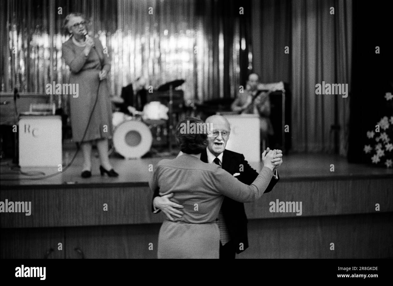 Women singing stage Black and White Stock Photos & Images - Alamy