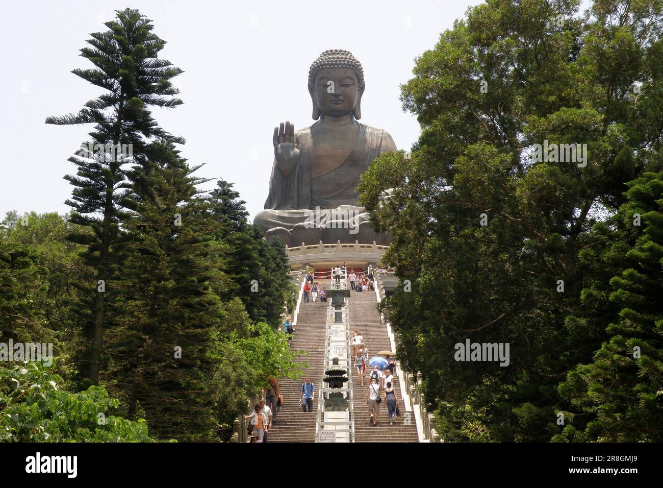 Buddhist statues po lin monastery hi-res stock photography and images ...