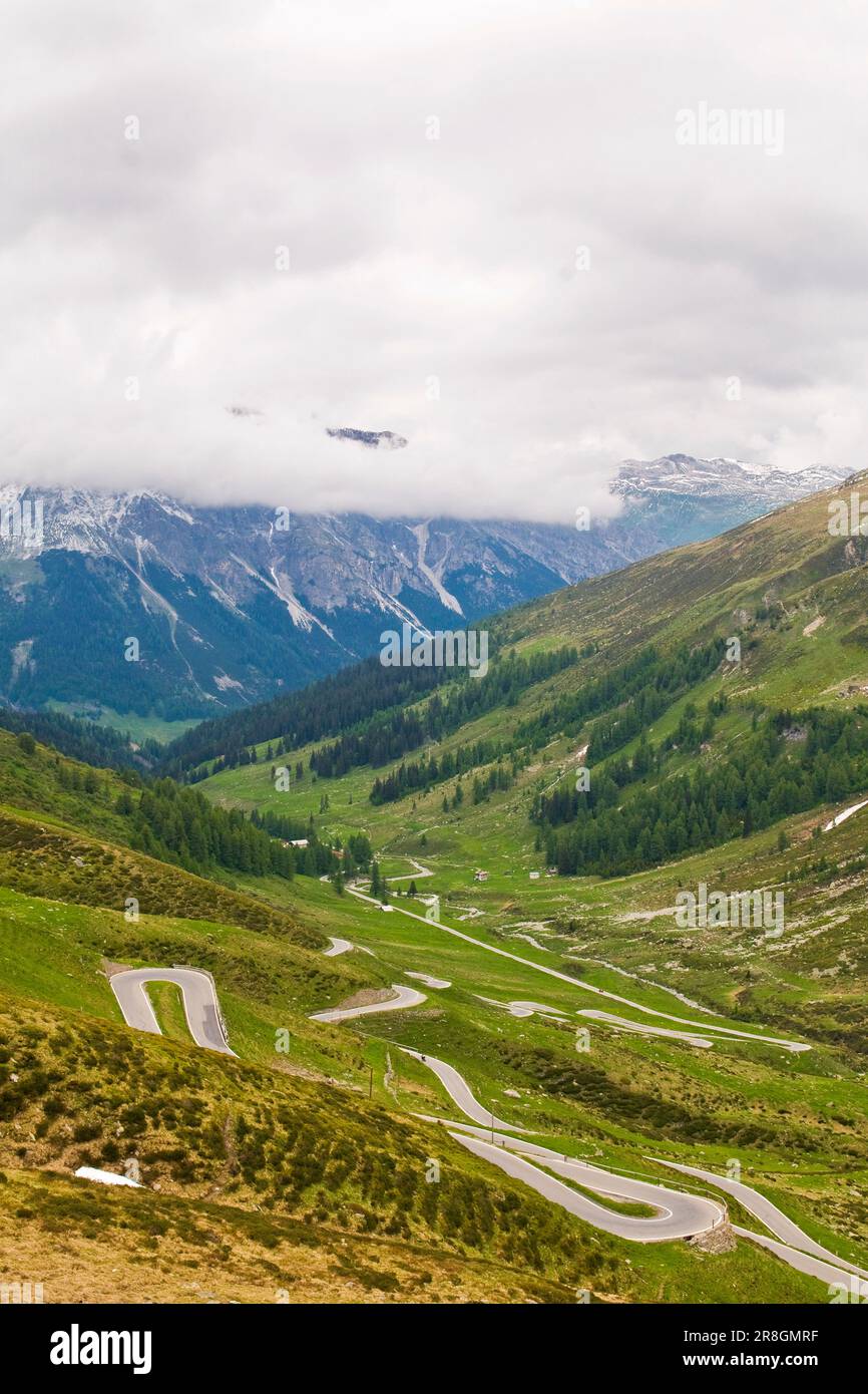 Pass curves hi-res stock photography and images - Alamy