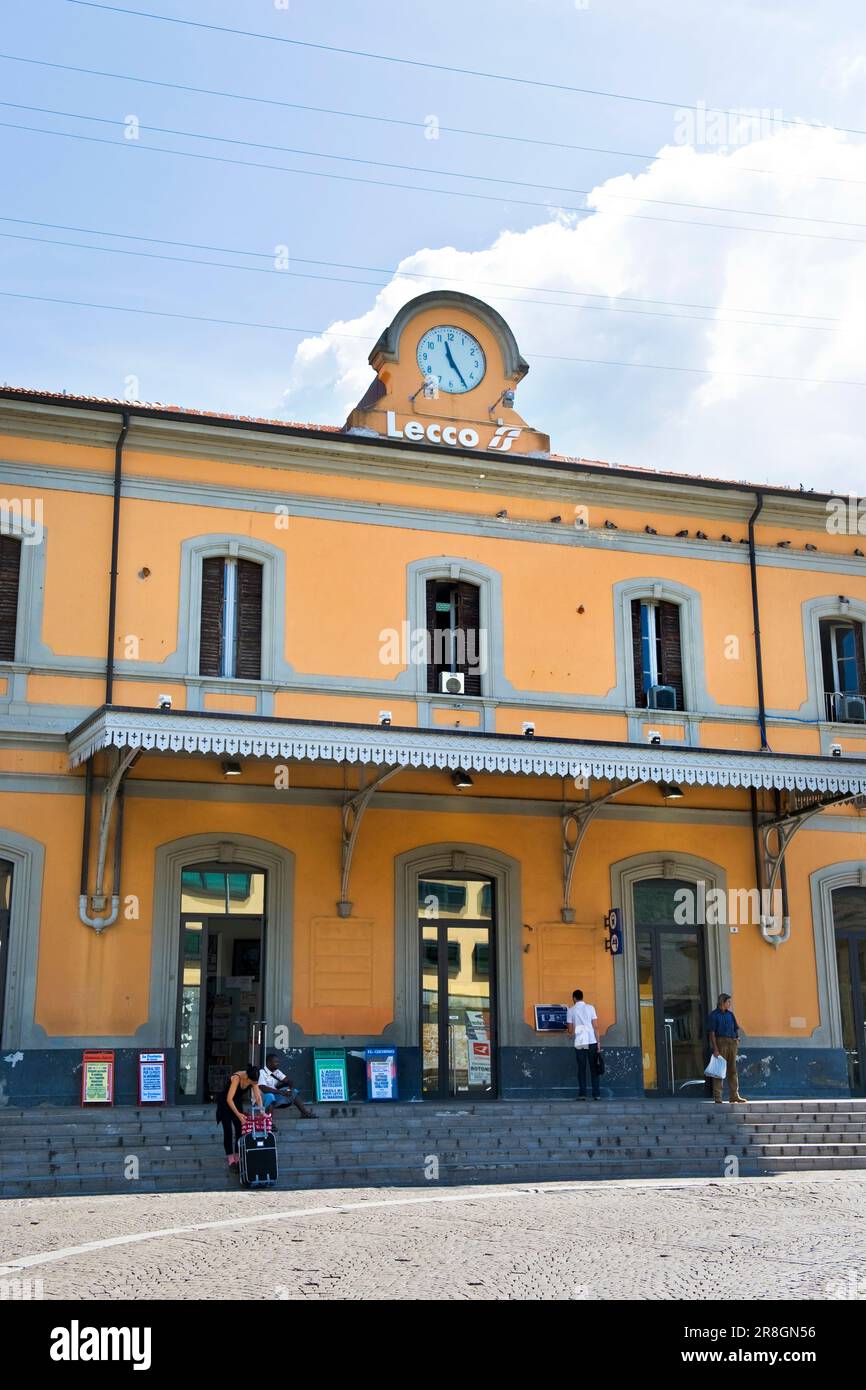 Transport stations hi-res stock photography and images - Alamy