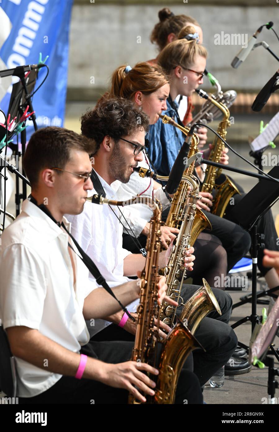 Berlin, Germany. 21st June, 2023. The "UniBigband & Female Fete" plays ...