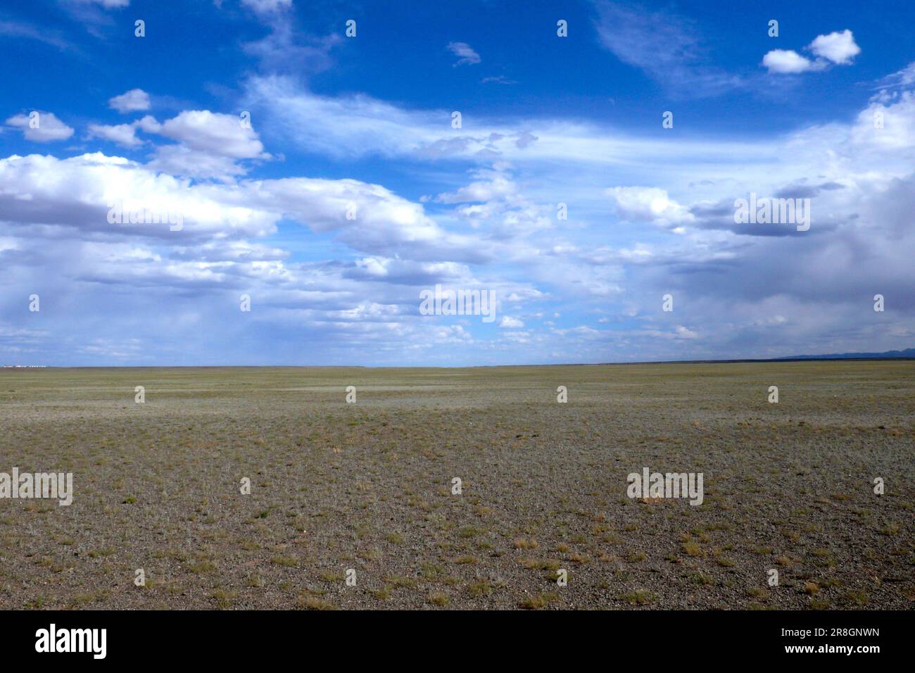 Cloudless desert sky hi-res stock photography and images - Alamy