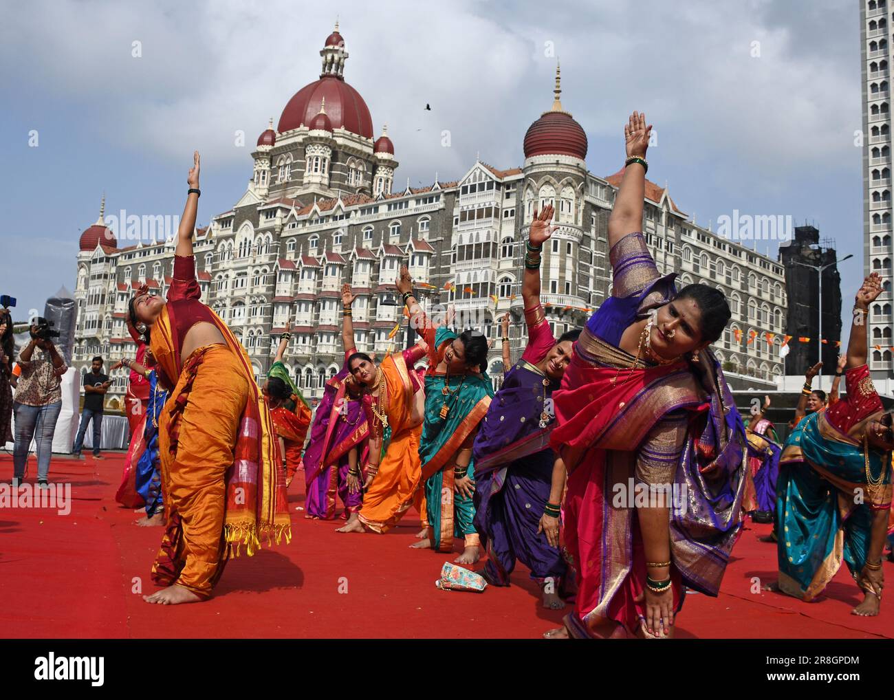 Mumbai, India. 21st June, 2023. Women wearing traditional Maharashtrian ...