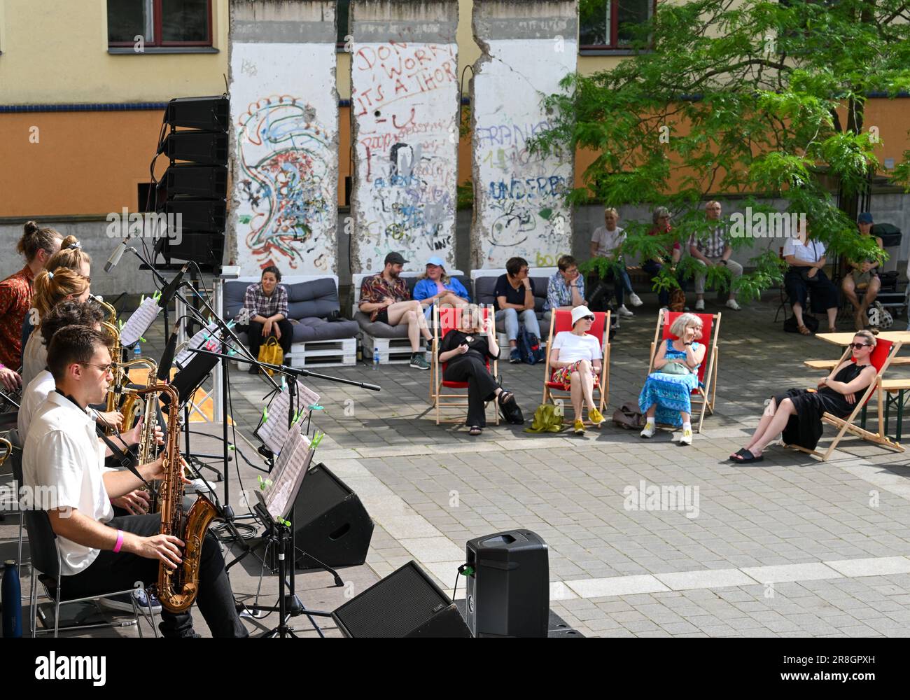 Berlin, Germany. 21st June, 2023. The "UniBigband & Female Fete" plays ...
