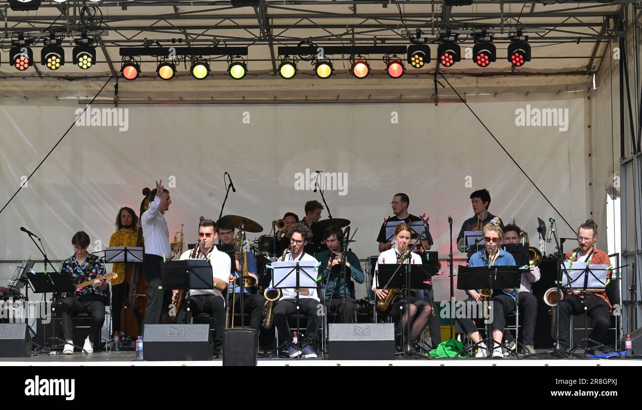 Berlin, Germany. 21st June, 2023. The "UniBigband & Female Fete" plays ...