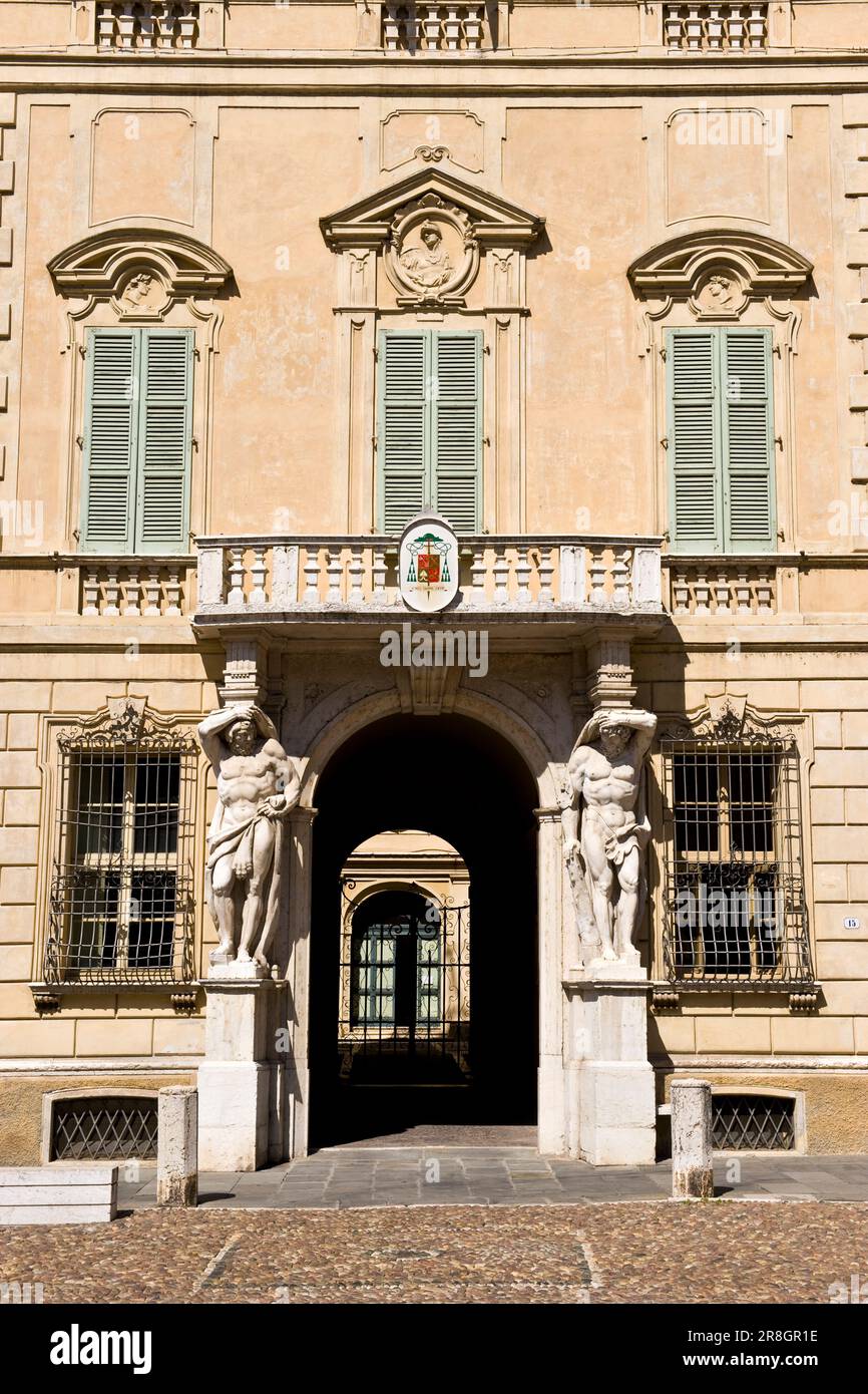 Piazza sordello square palazzo hi-res stock photography and images - Alamy