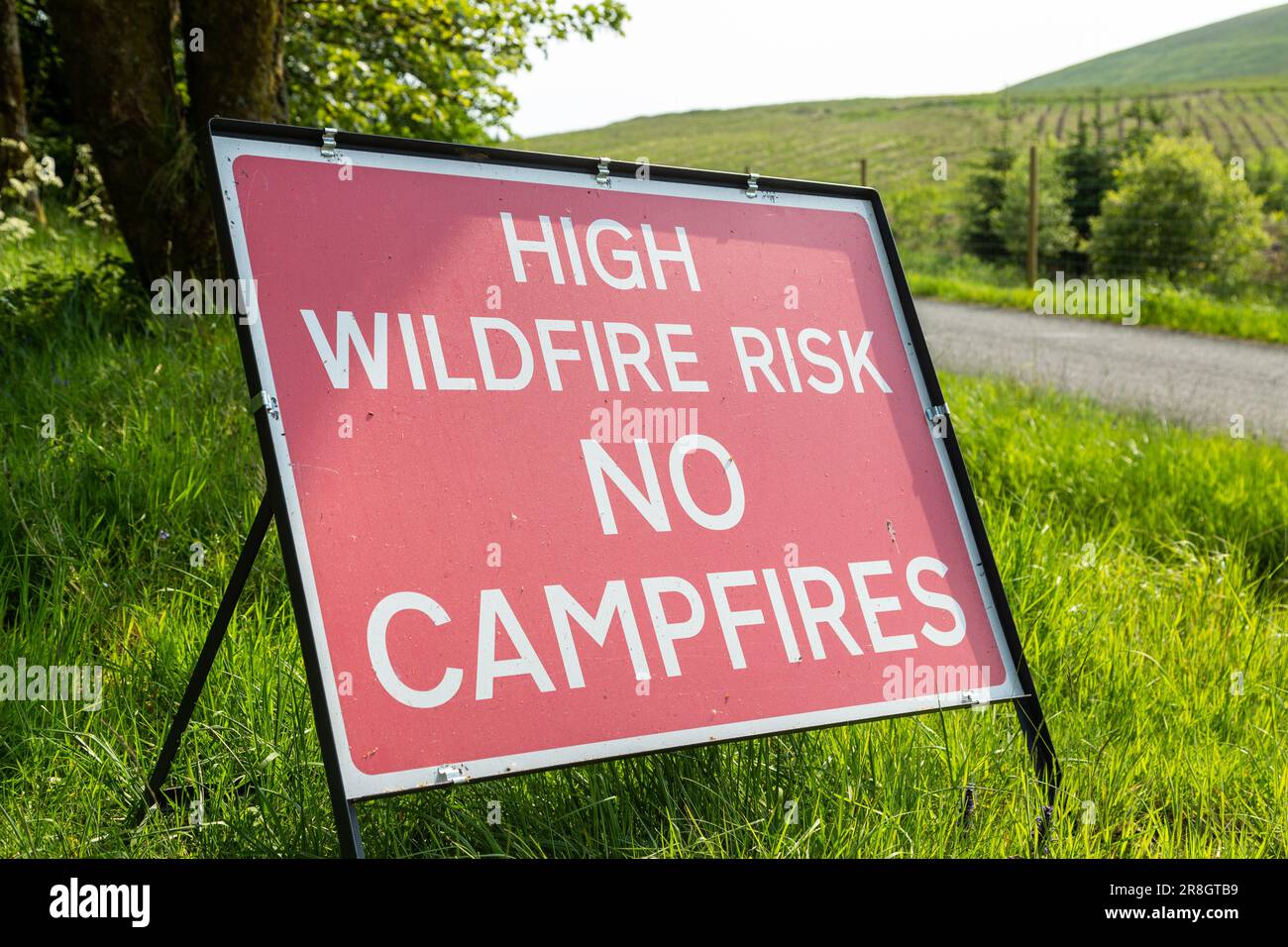 Warning sign in Scotland High Wildfire Risk No Campfires Stock Photo ...