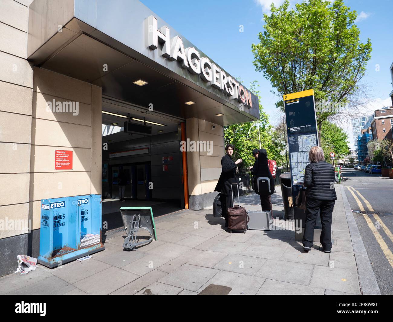Haggerston Station Hackney London, on the East London Line Stock Photo - Alamy
