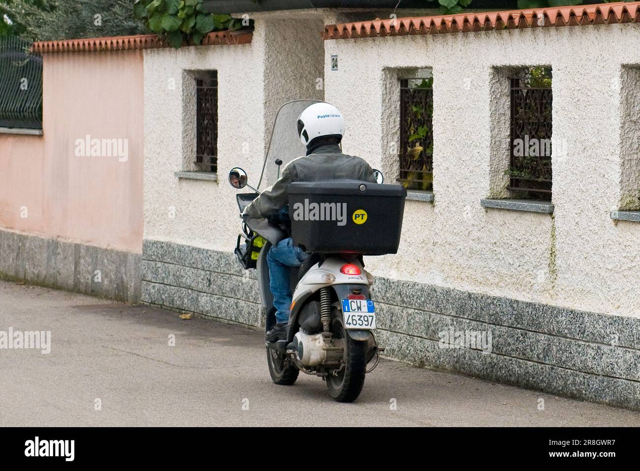 Postmen hi-res stock photography and images - Alamy