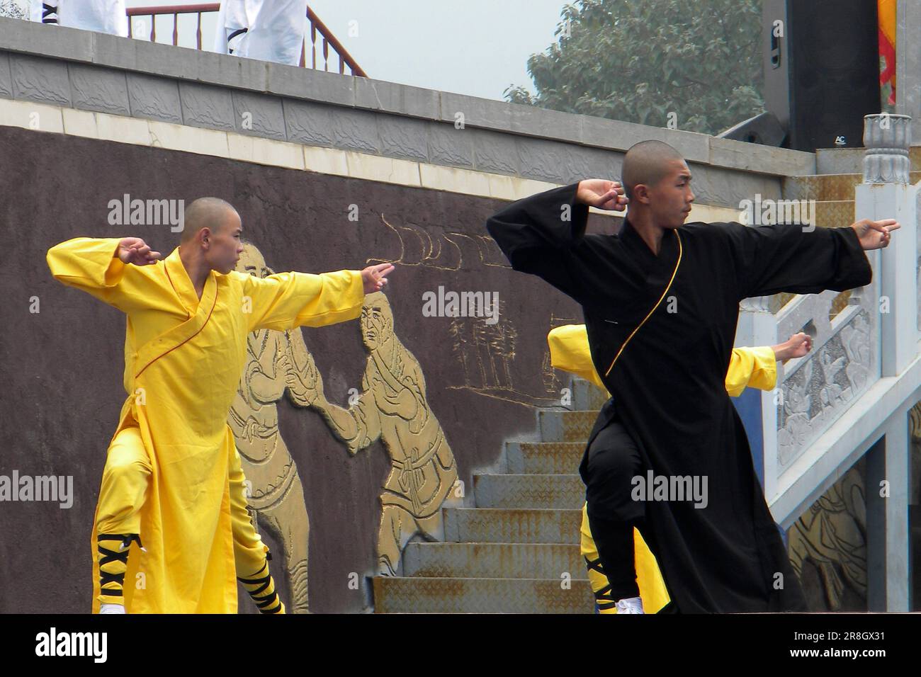Shaolin monks martial hi-res stock photography and images - Alamy