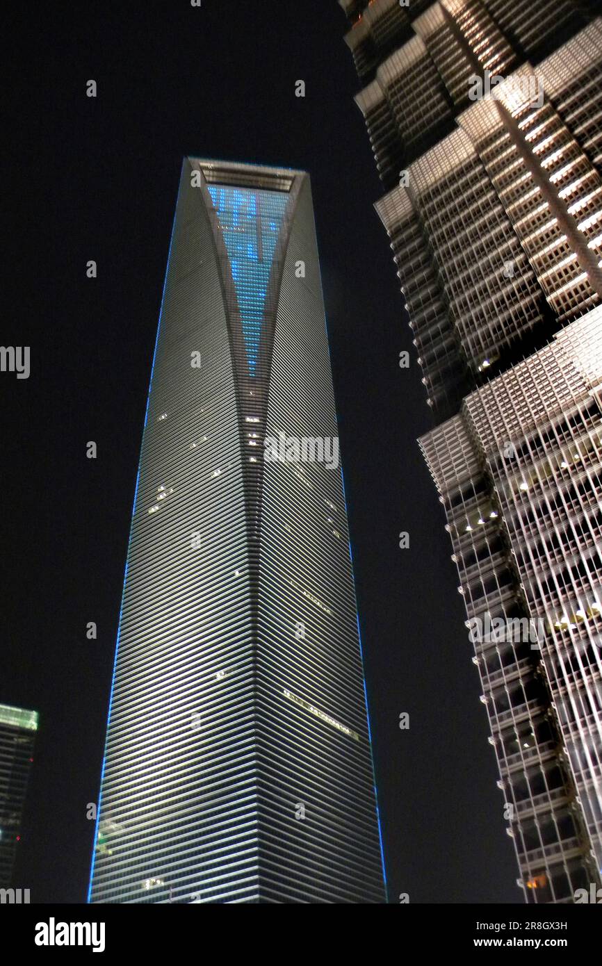 Shangai china financial district hi-res stock photography and images ...