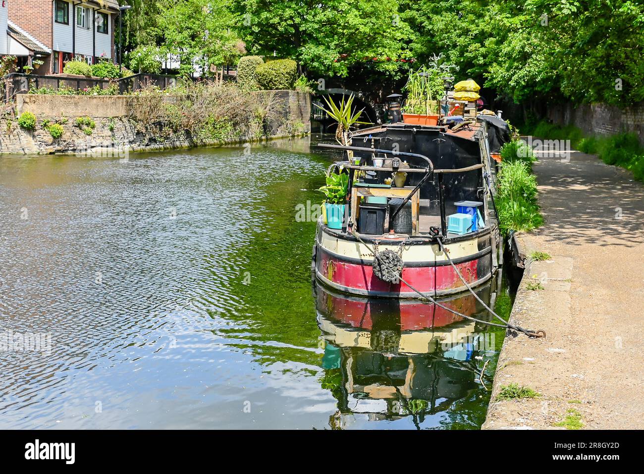 Regents Canal Narrow boats moorings in Mile End, London Stock Photo - Alamy
