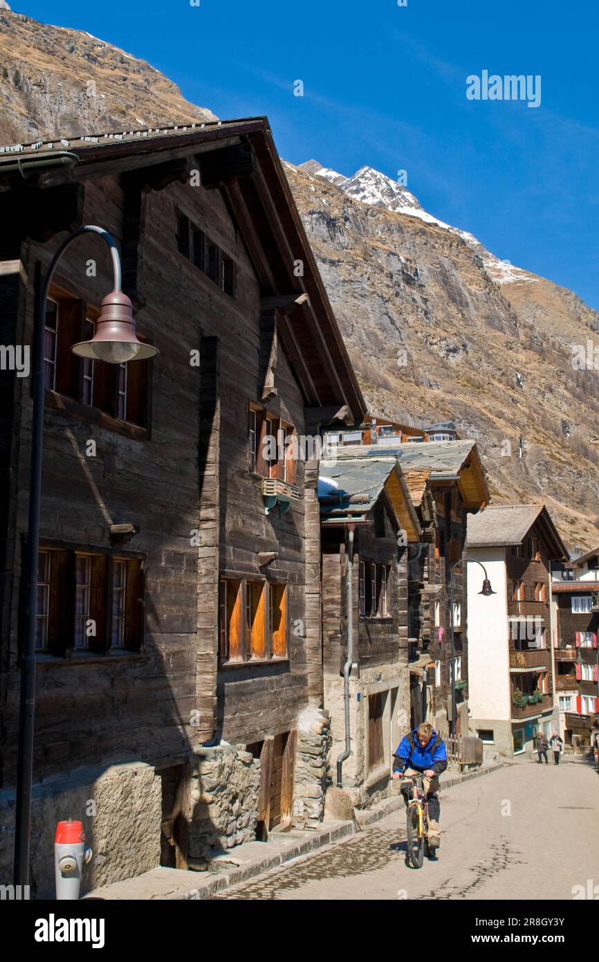 Wooden houses in zermatt hi-res stock photography and images - Alamy