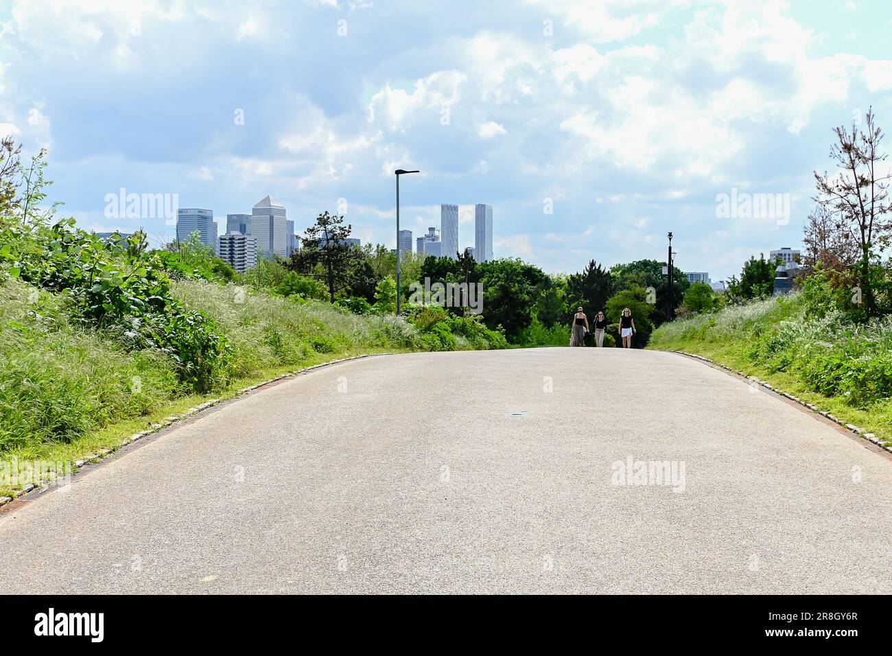 Cycle and pedestrian routes hi-res stock photography and images - Alamy