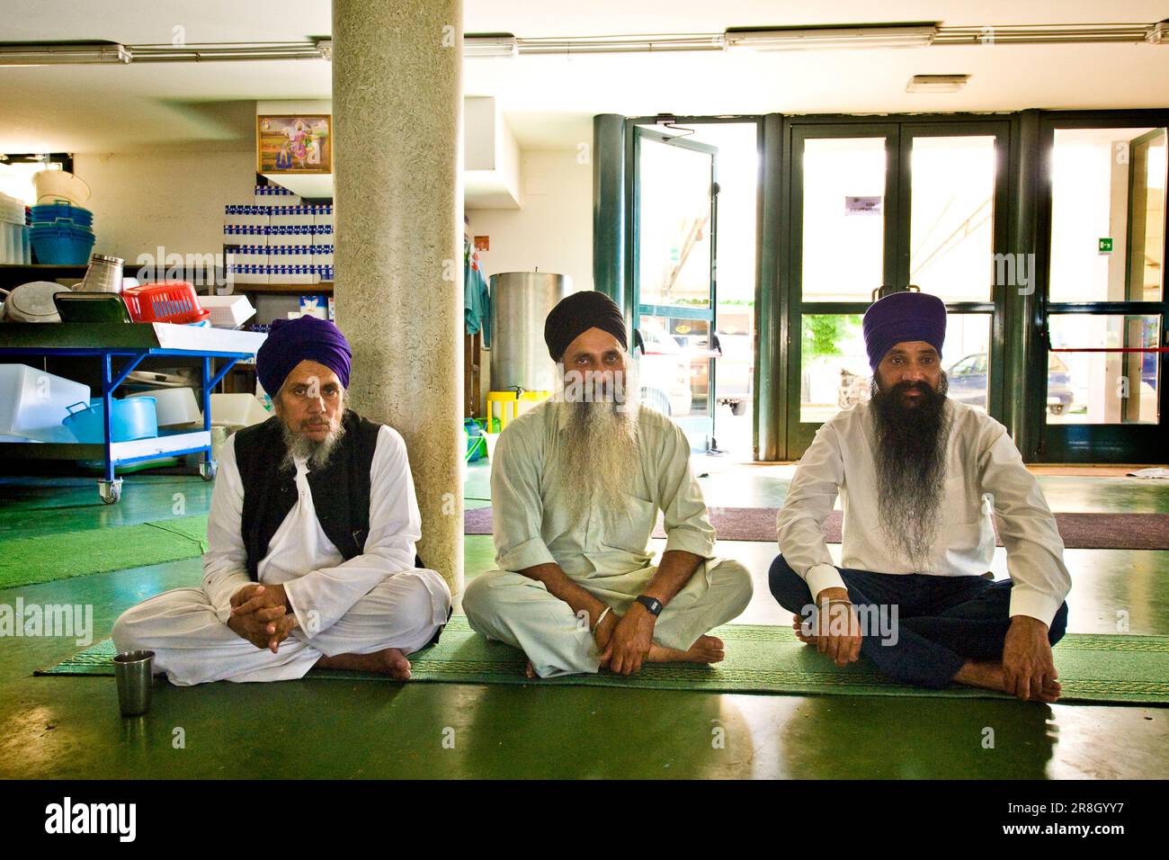 Daily life in the temple. Sikh community. Sikhdharma Gurdwara Singh ...