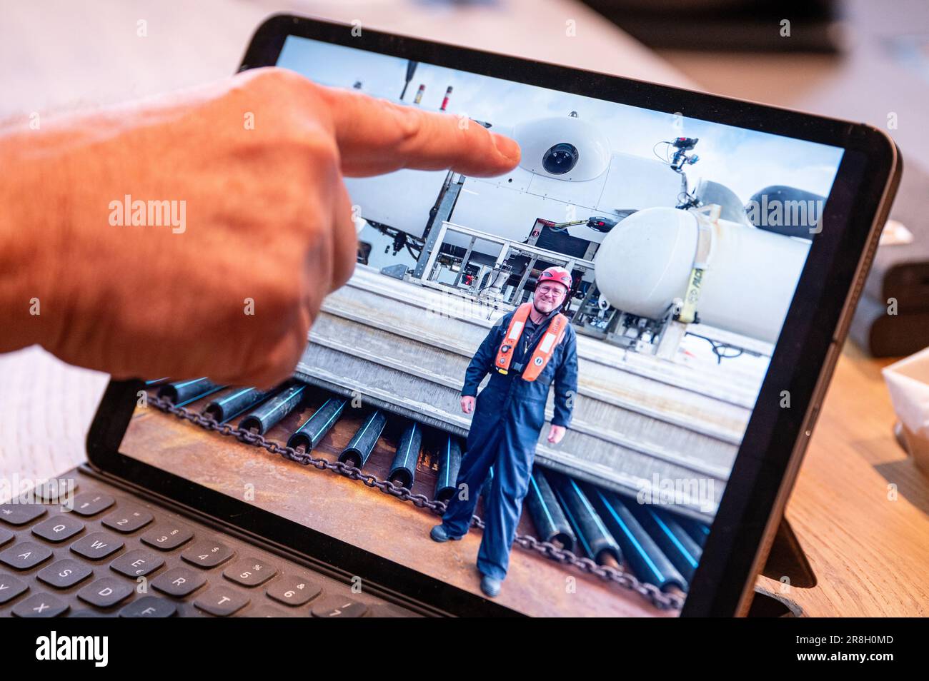 Straubing, Germany. 21st June, 2023. A photo on a tablet shows Arthur ...