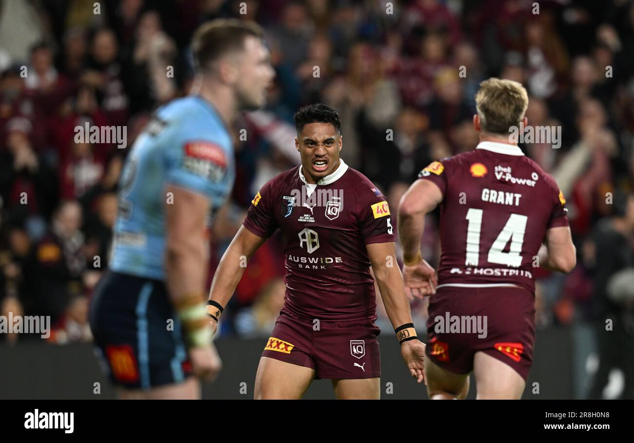 Brisbane, Australia. 21st June, 2023. Murray Taulagi (centre) of the ...
