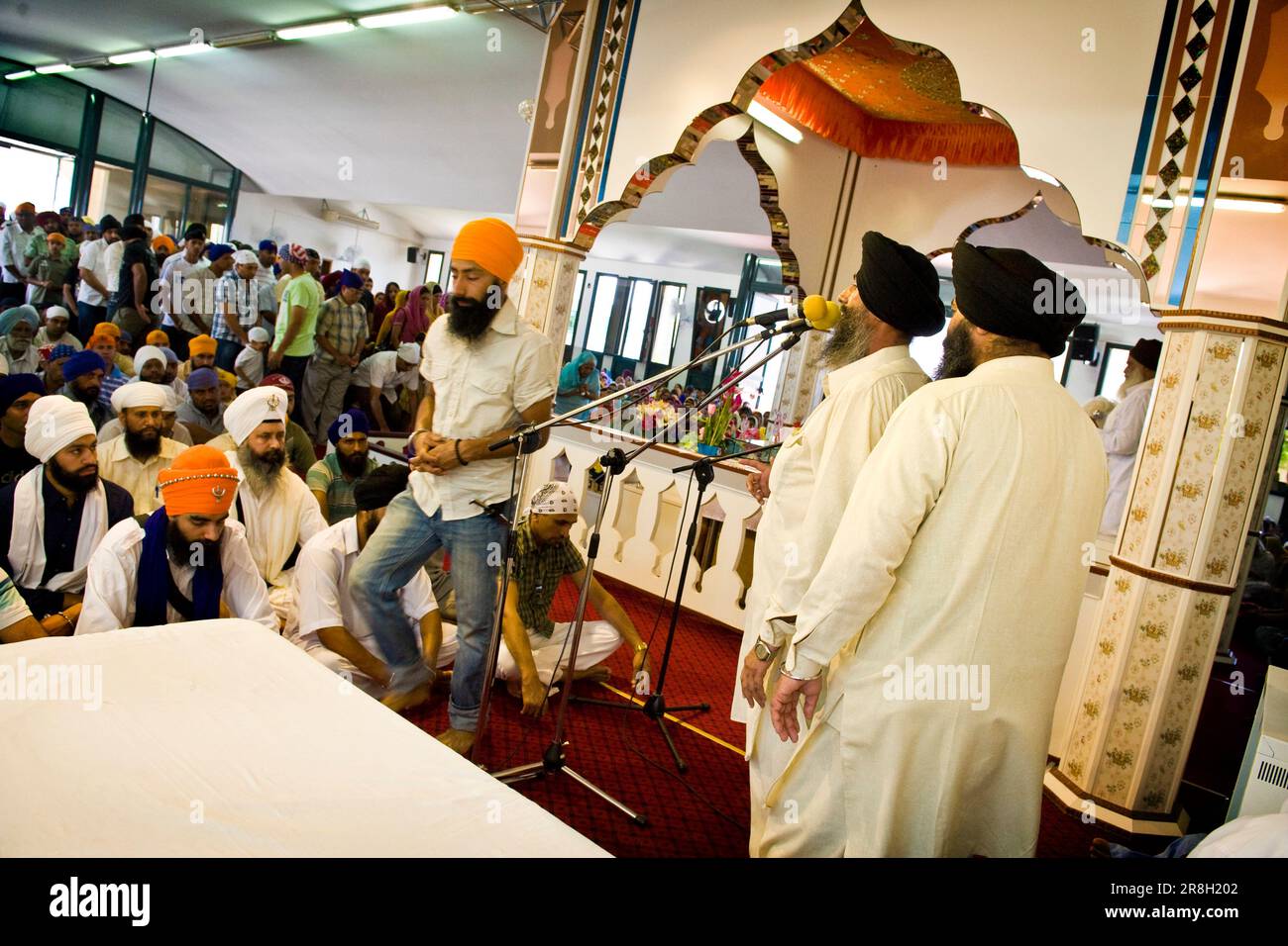 Time prayer sikh community sikhdharma hi-res stock photography and ...