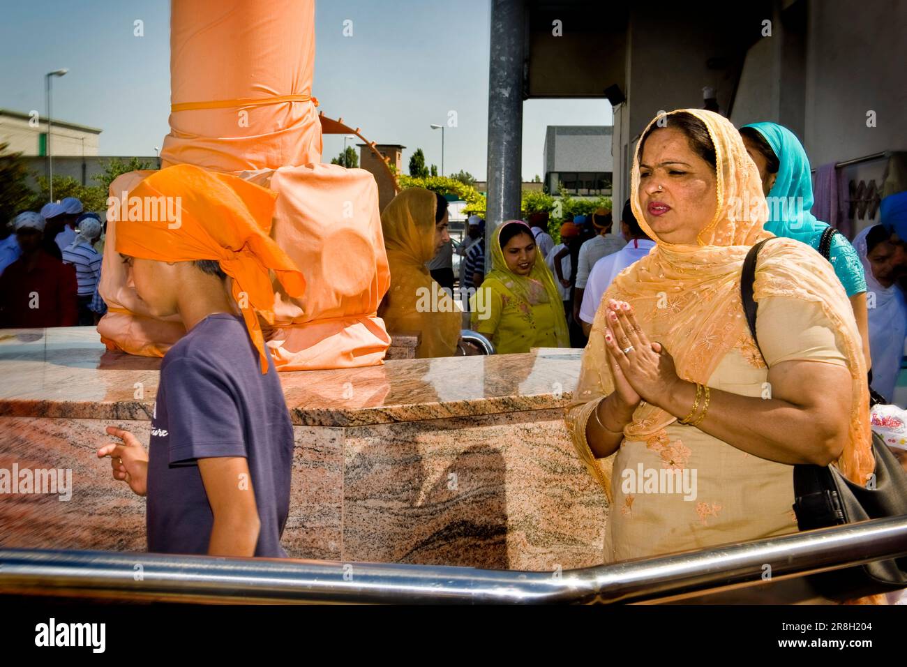 Adoration of the Gurdwara flag. Sikh community. Sikhdharma Gurdwara ...