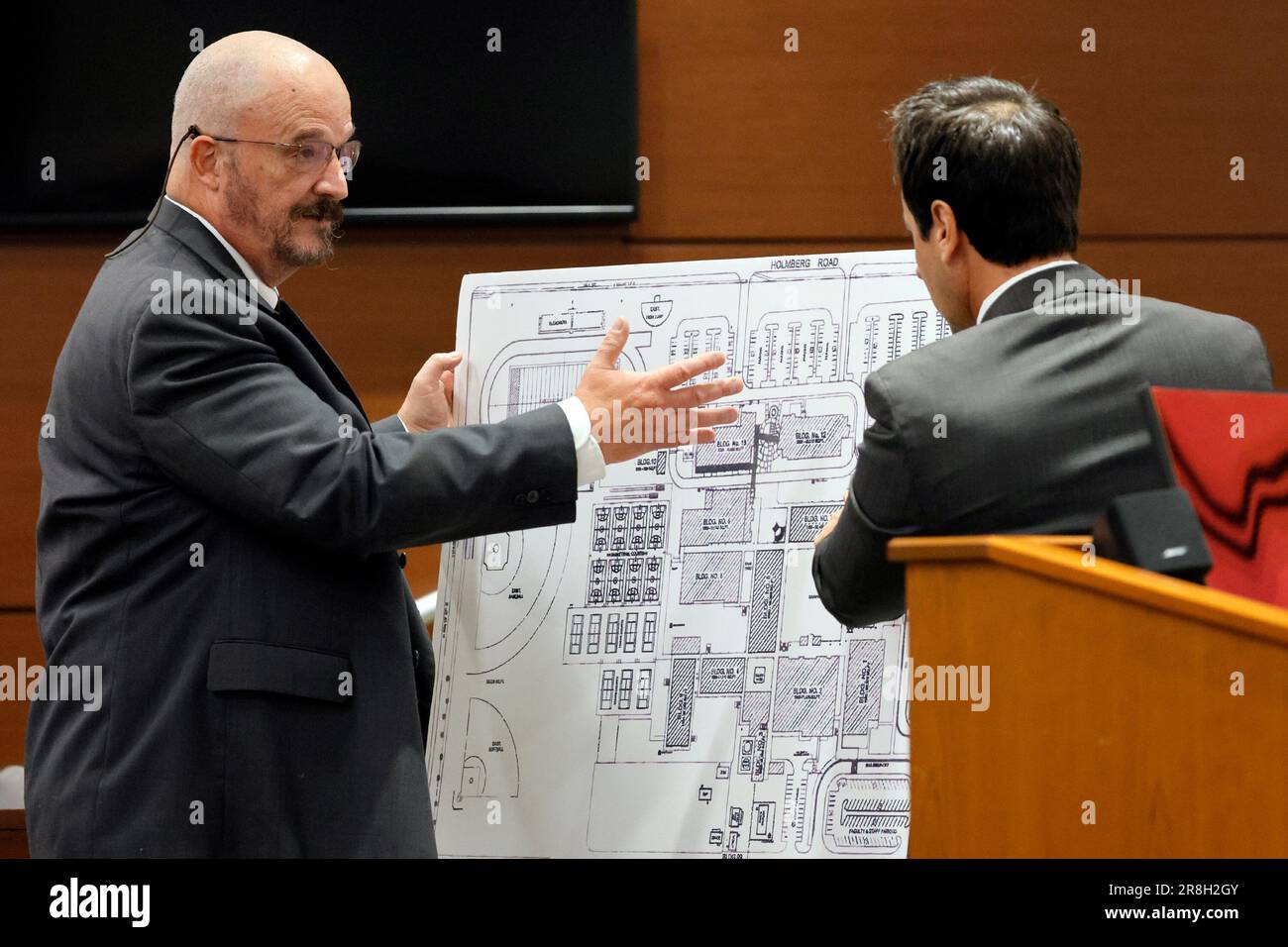 Broward Sheriff's Office Detective John Curcio, left, and defense ...