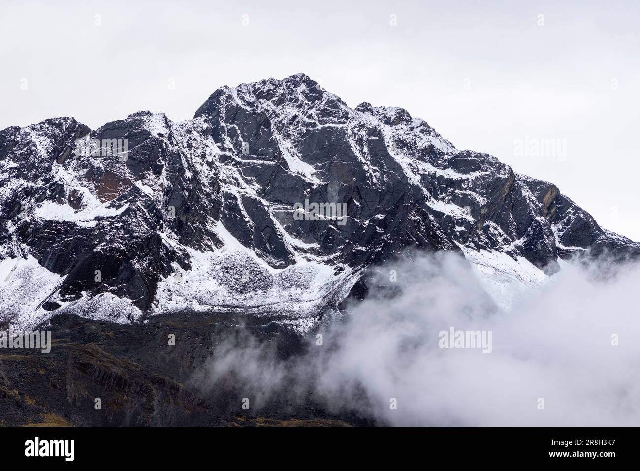 Clouds hanging in the majestic, snow-covered mountains at La Cumbre ...