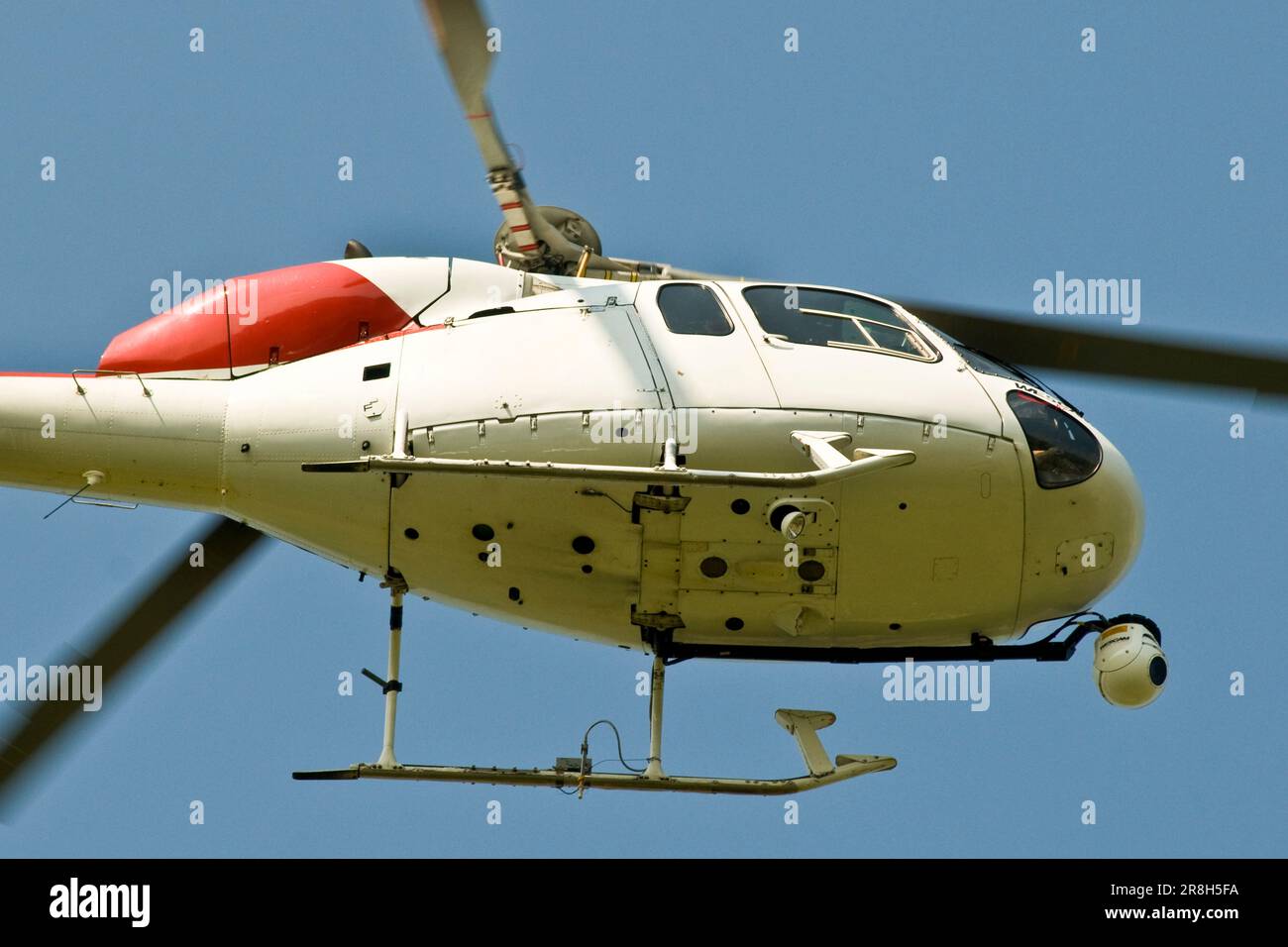 Flying horizontal hi-res stock photography and images - Alamy
