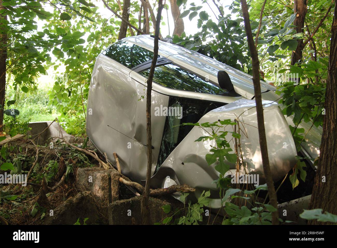 Accident horizontal hi-res stock photography and images - Alamy