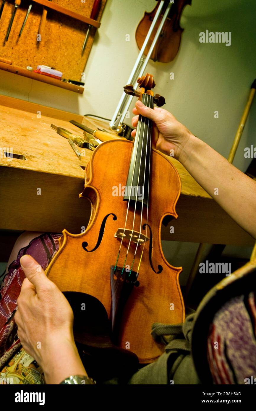 Luthier italy hi-res stock photography and images - Alamy