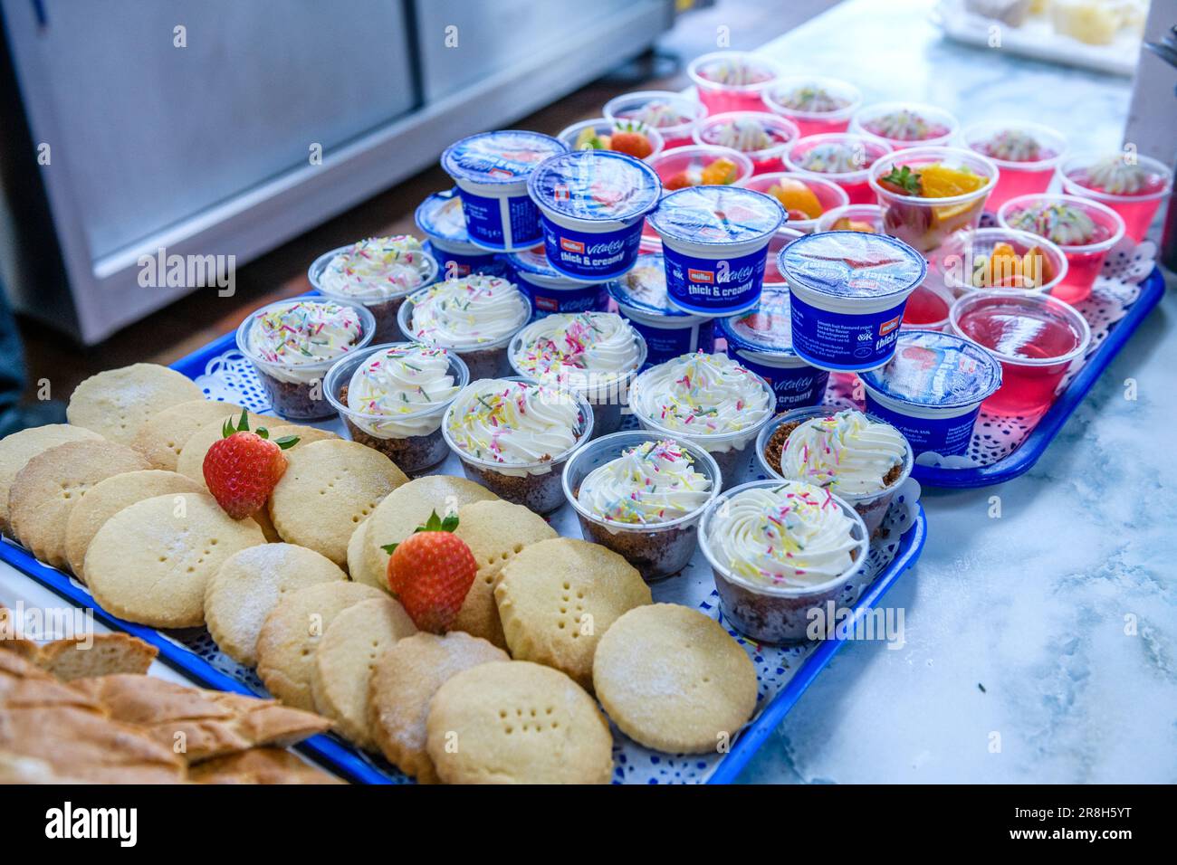 School children fast food uk hi-res stock photography and images - Alamy