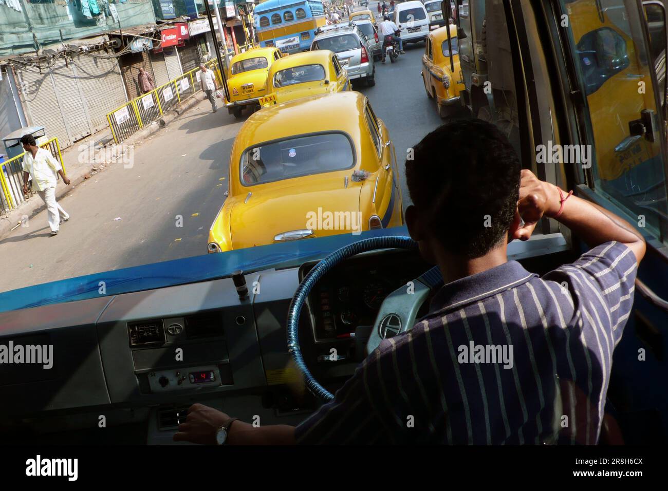 Calcutta india roads hi-res stock photography and images - Alamy