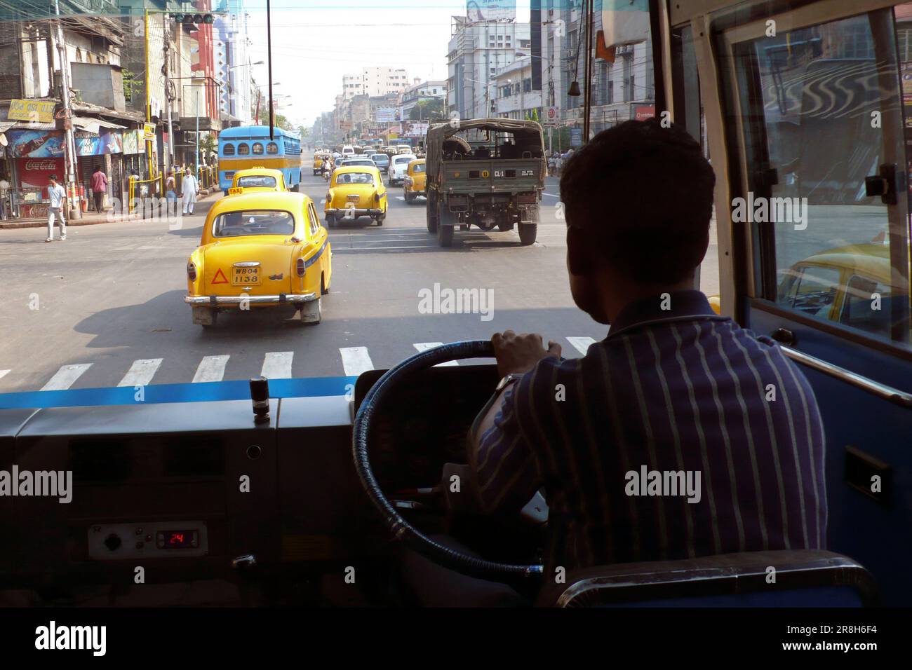 Calcutta india roads hi-res stock photography and images - Alamy